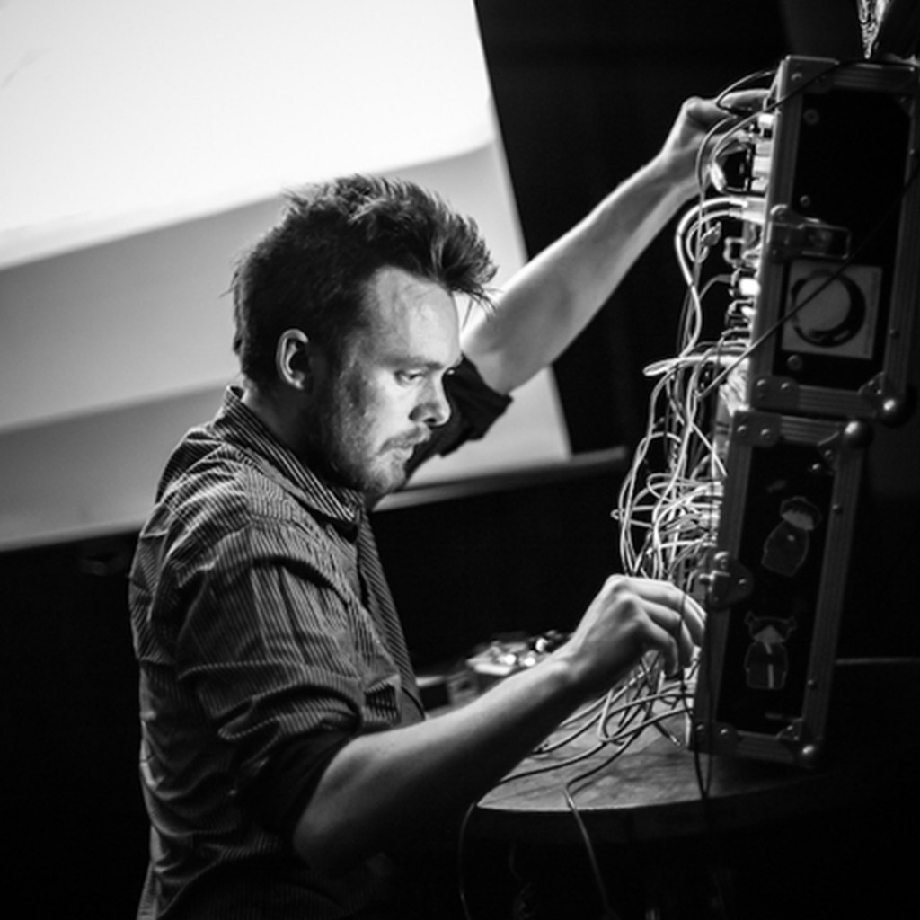 Dichotomies by Distant Animals | Samplephonics